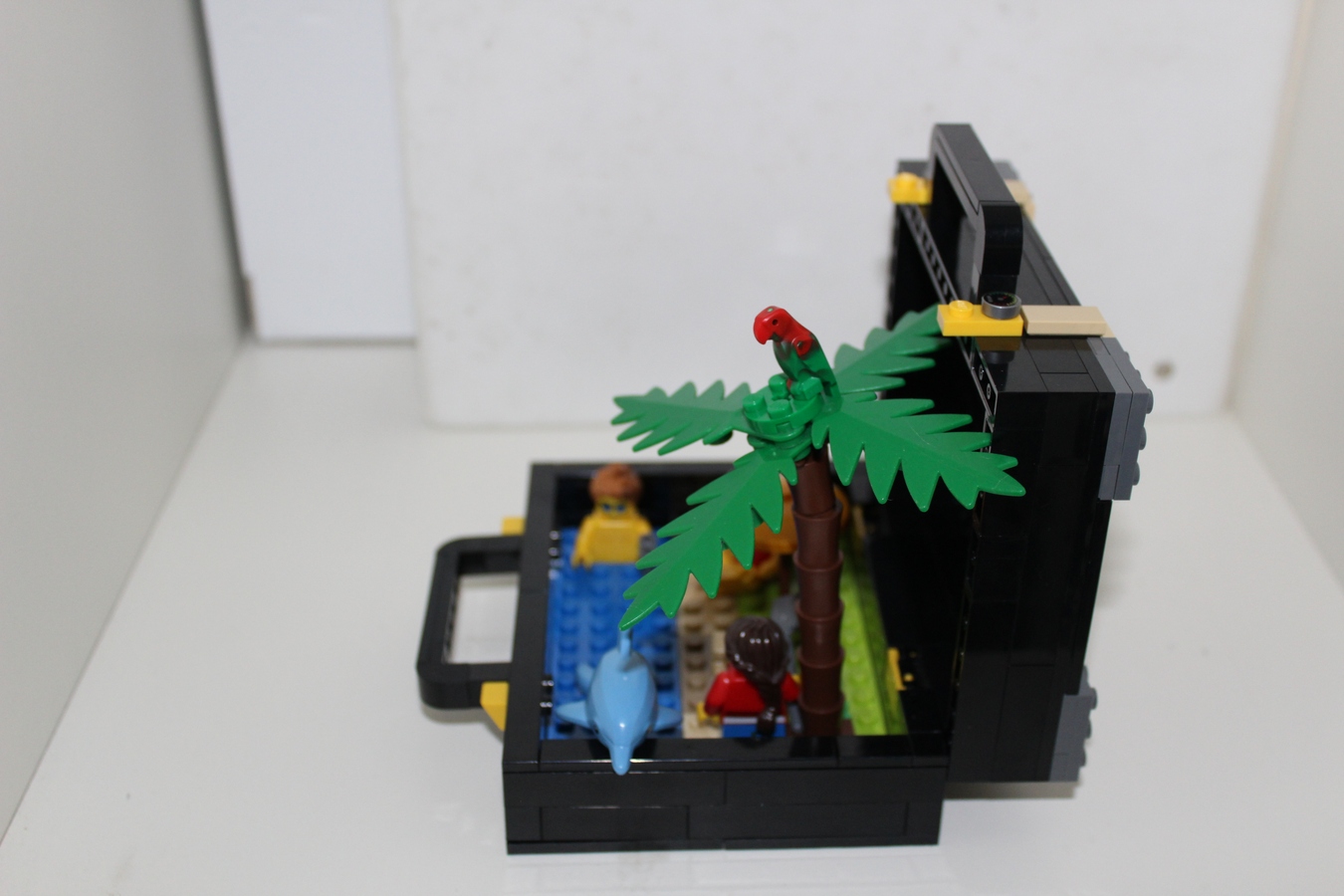 LEGO IDEAS - Product Ideas - Vacation Suitcase