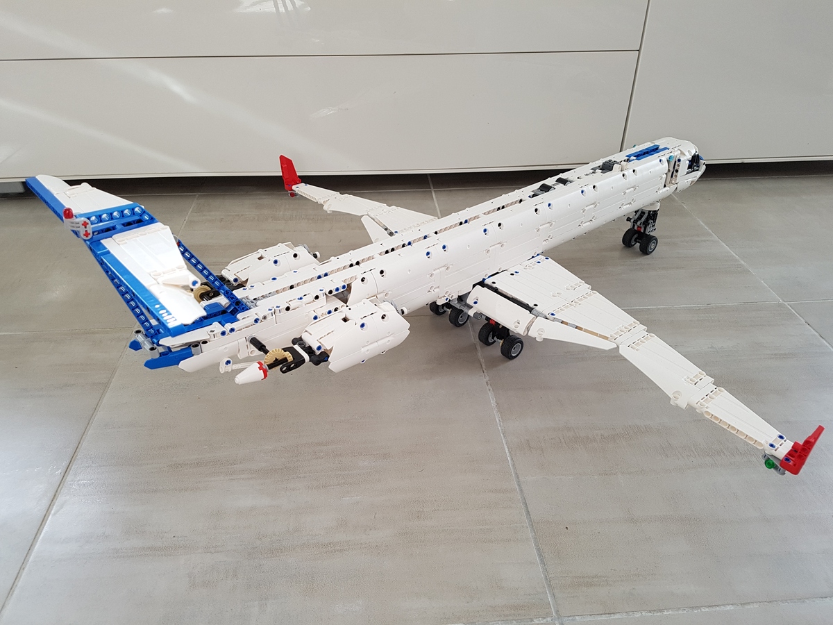 LEGO IDEAS - Product Ideas - Bombardier CRJ 1000 Fully RC Tracked