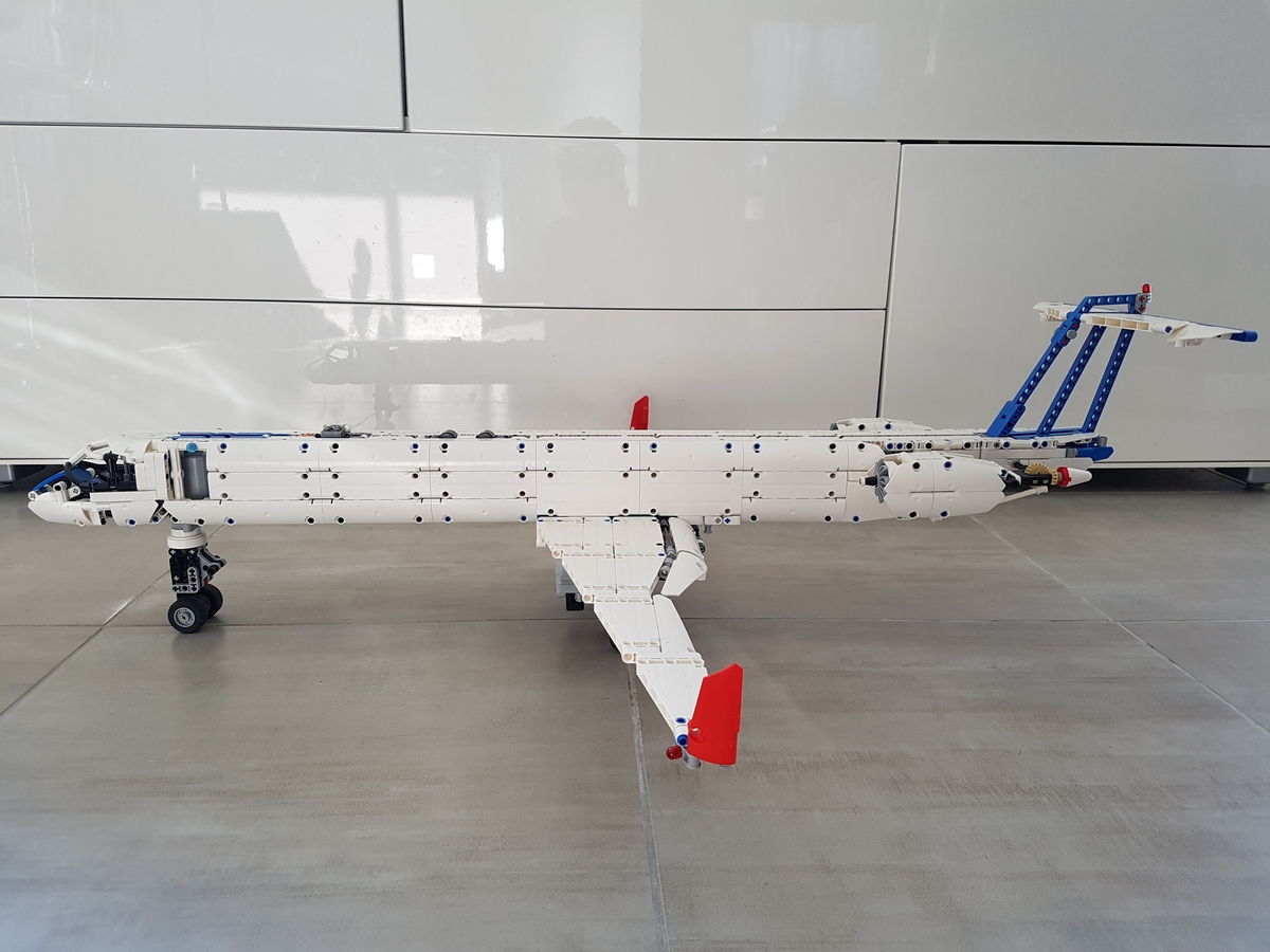 LEGO IDEAS - Product Ideas - Bombardier CRJ 1000 Fully RC Tracked