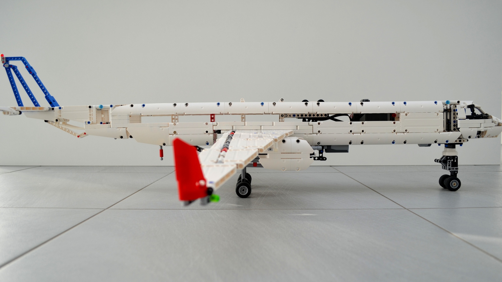 LEGO IDEAS - Product Ideas - Boeing 737-800 Tracked