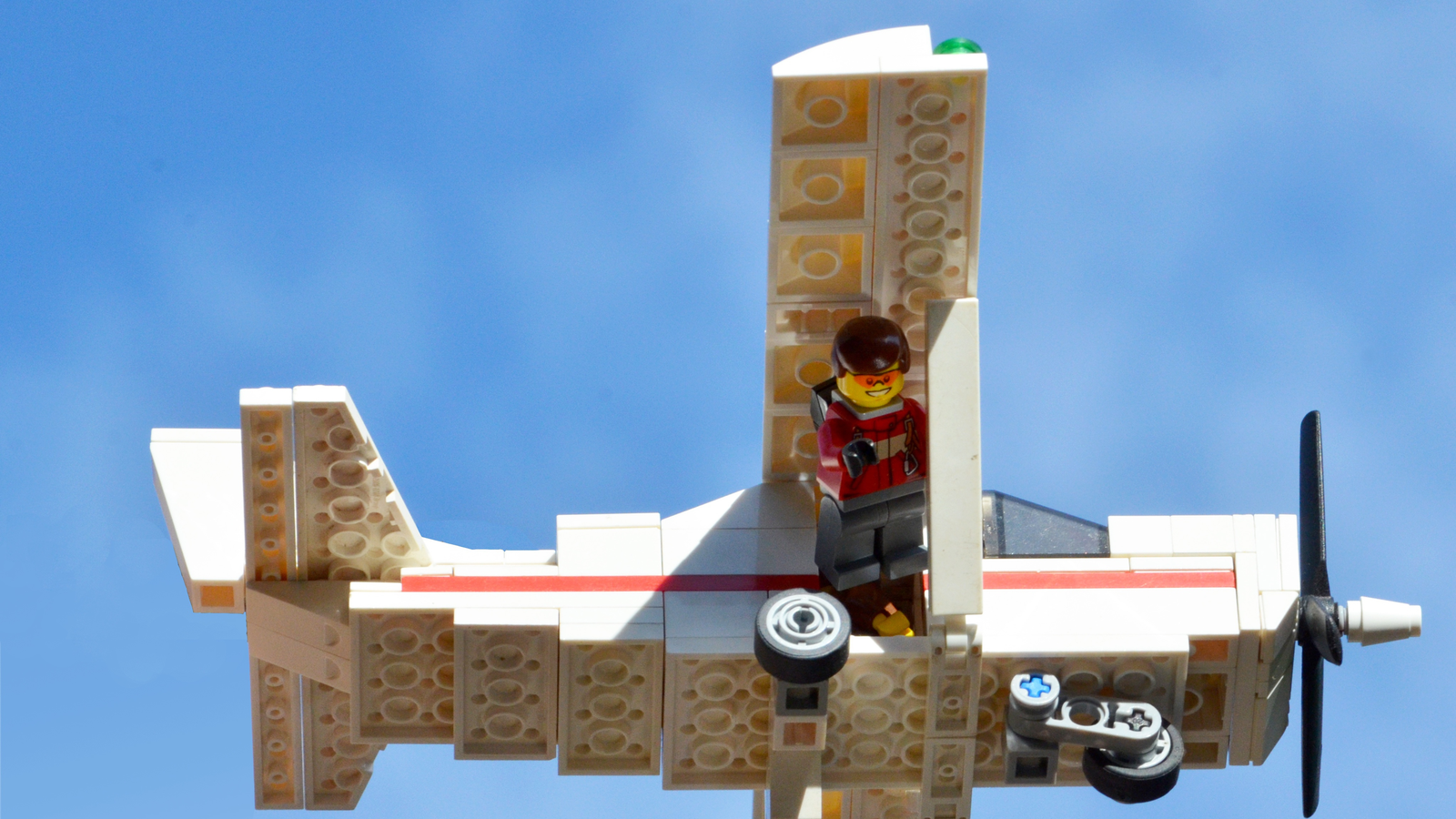 LEGO IDEAS - Build that holiday into THAT holiday! - Skydiving Adventure
