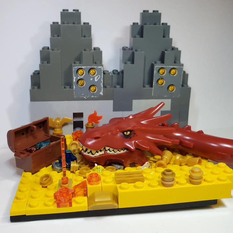 LEGO IDEAS - Exploring the world of Middle-Earth - Scene: Smaug Awakens