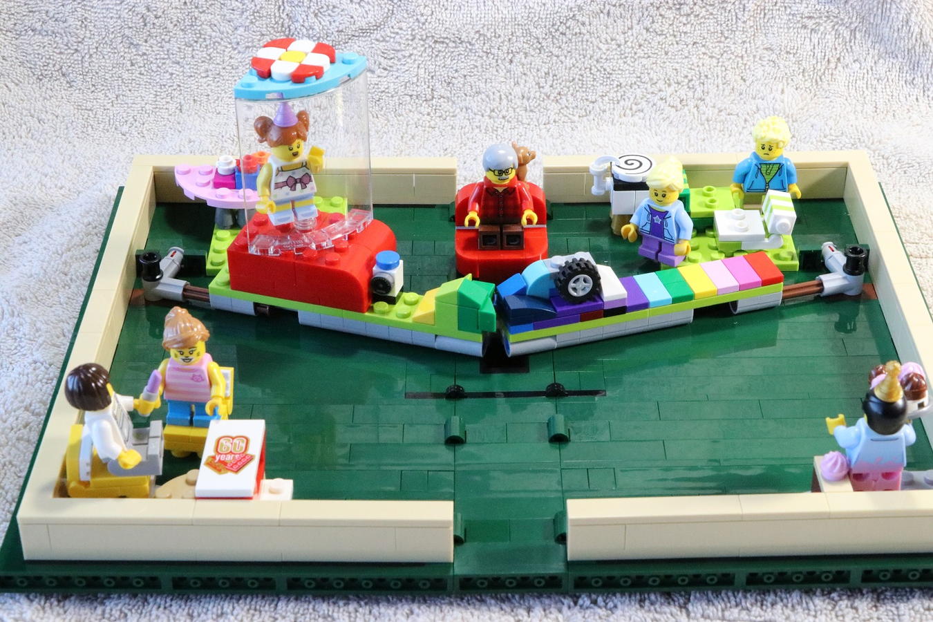 LEGO IDEAS - Create a Bricktastic Pop-Up Story! - Surprise birthday party!
