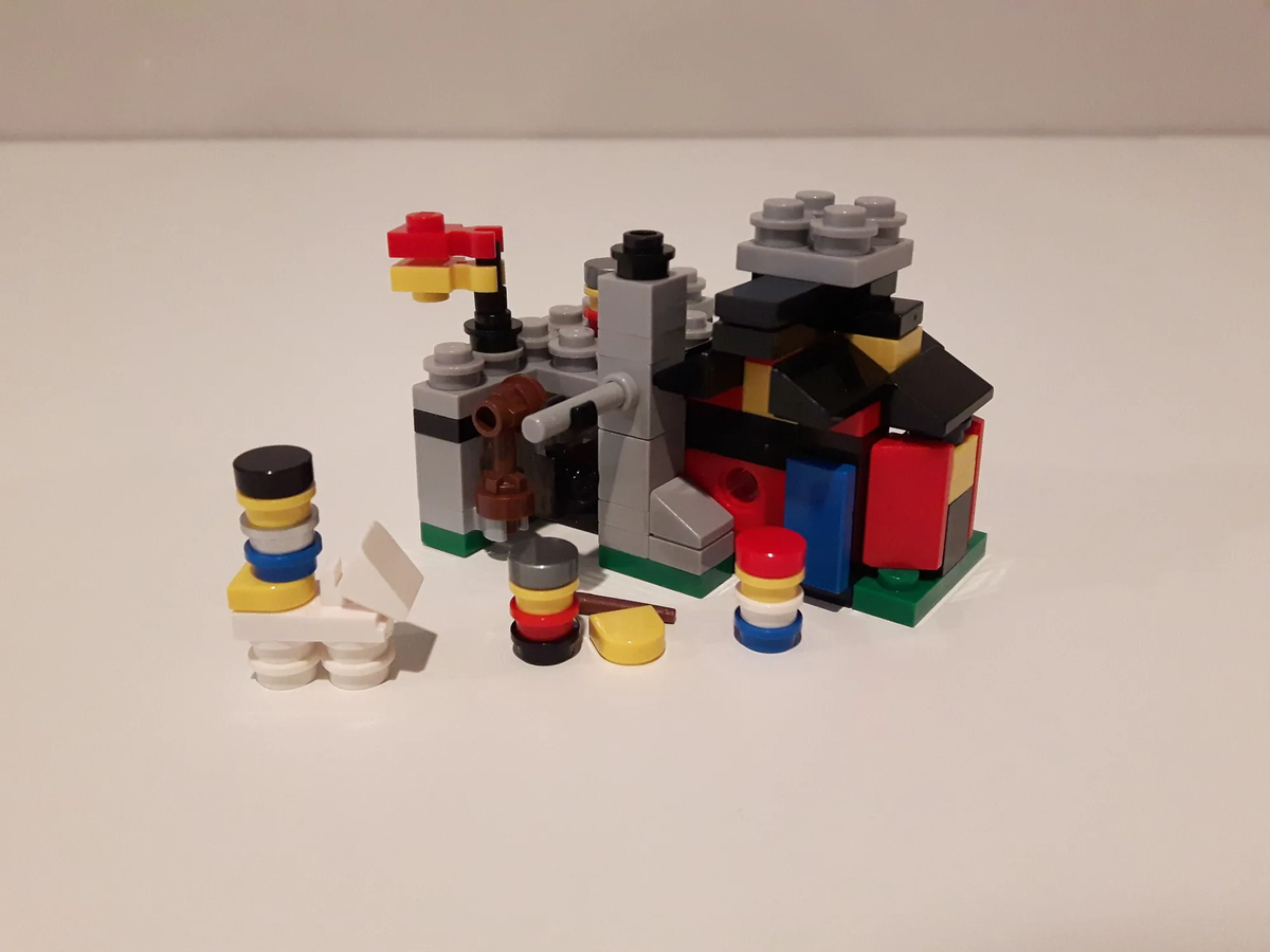 LEGO IDEAS - 90th Anniversary: Castle Theme Celebrations - Mini Guarded Inn