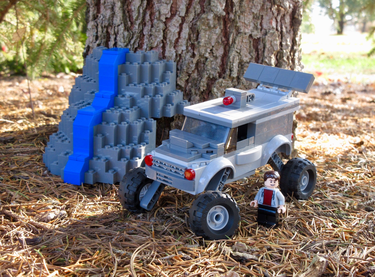 LEGO IDEAS - Show us your LEGO® Land Rovers in heroic moments! - Robot ...