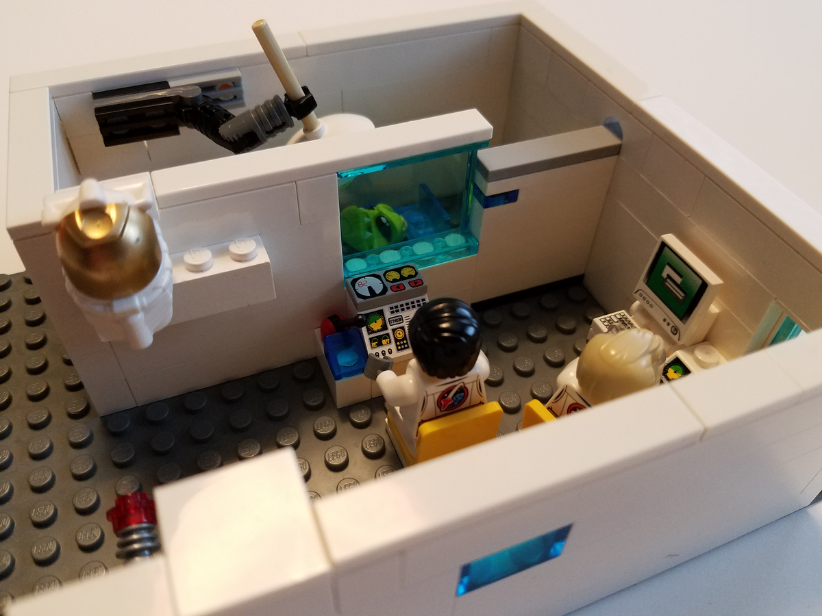 LEGO IDEAS - LEGO Moments in Space - Alien Research Laboratory