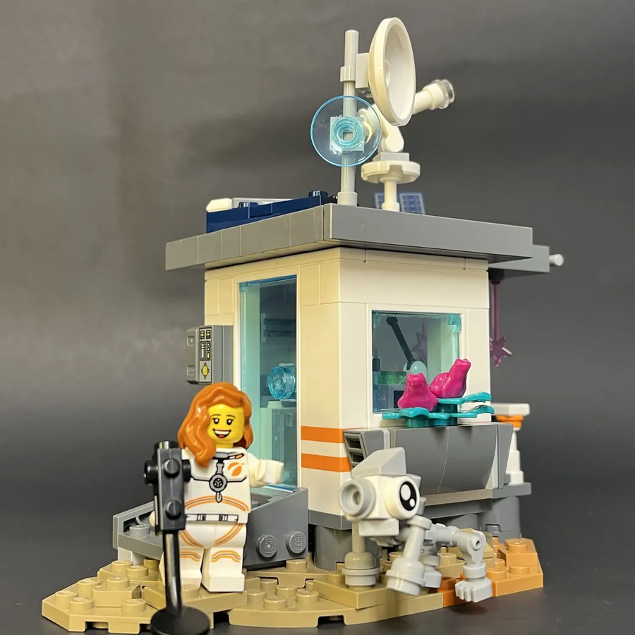 LEGO IDEAS - Exploring The Cosmos - Base: Outta Space