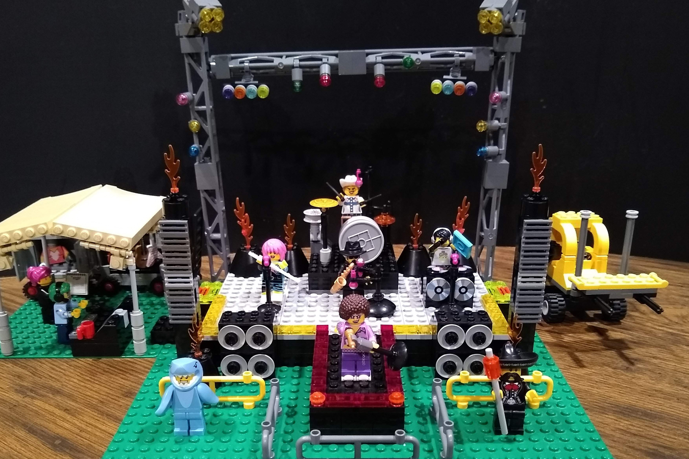LEGO IDEAS - Music to our ears! - The LEGO Stage & Crew