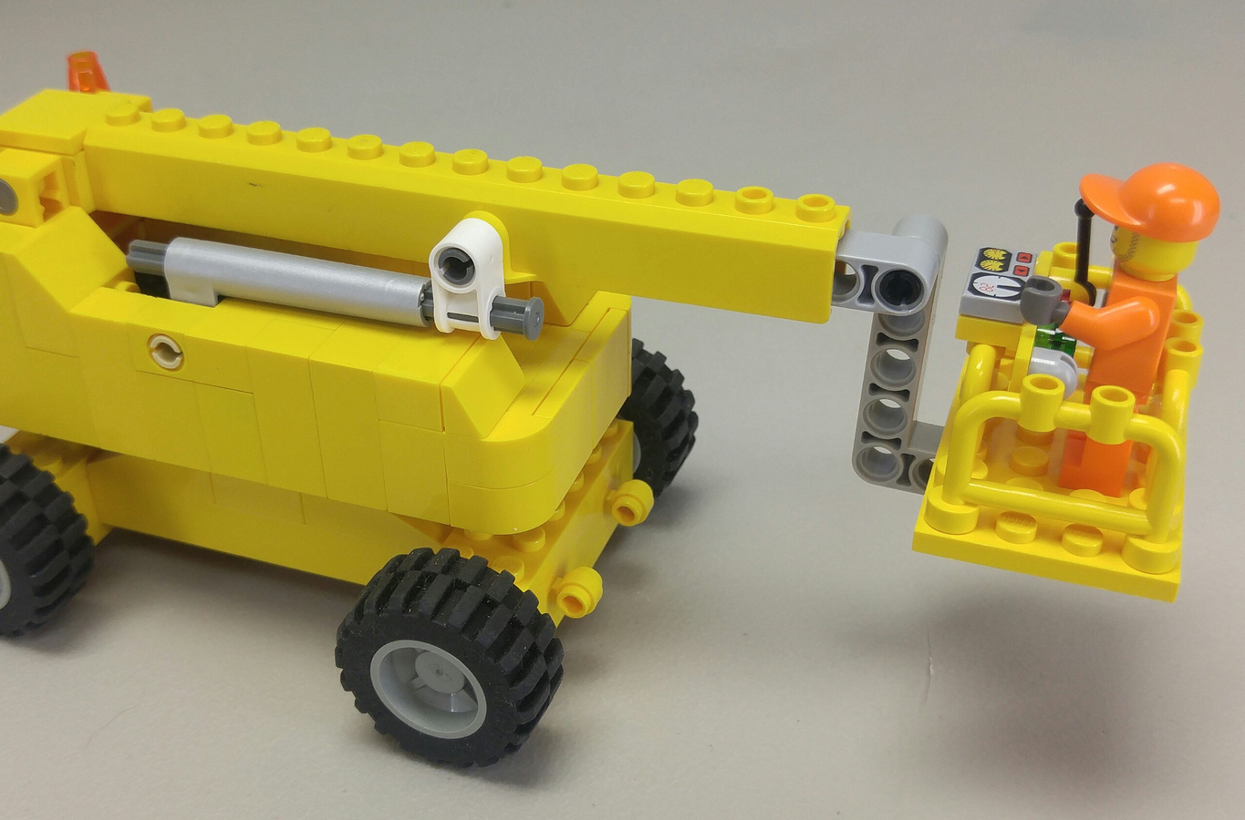 LEGO IDEAS - Manlift