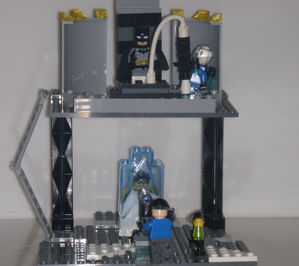 LEGO IDEAS - Batman: The Siege At Mr Freeze's Laboratory (Classic)