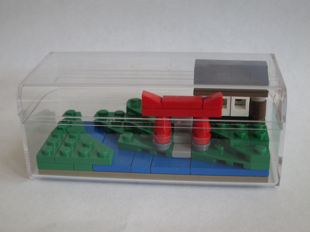 LEGO IDEAS - Microscale in a Box