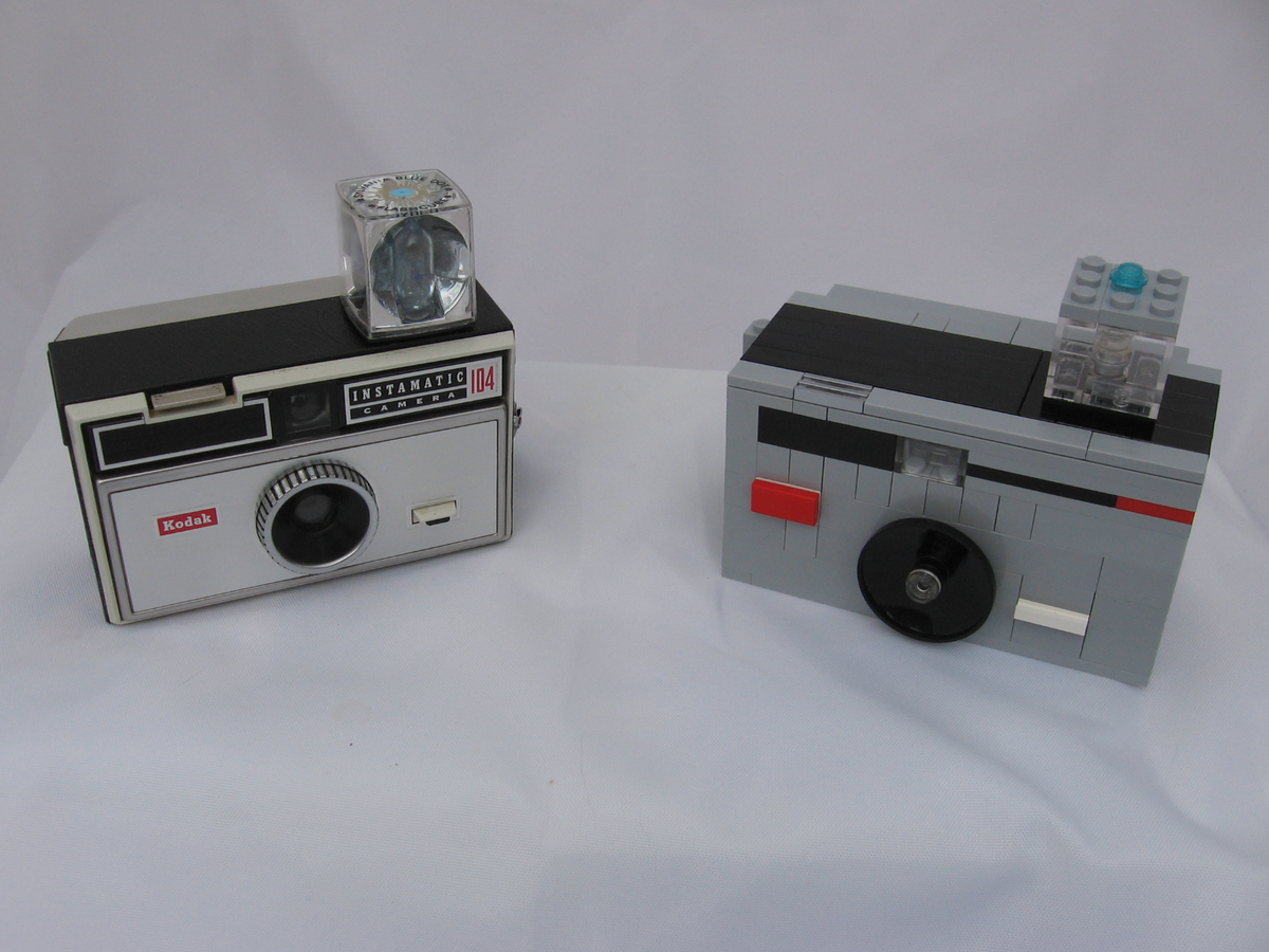 LEGO IDEAS - 1965-1968 Kodak Instamatic 104 camera with removable Flashcube