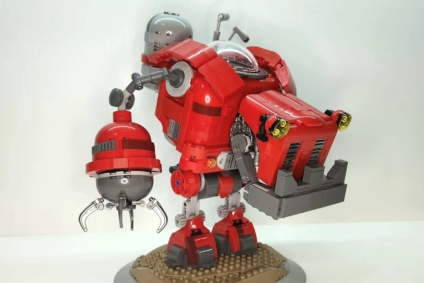 LEGO IDEAS - Warbot of the "King of Space" by Jonny Duddle