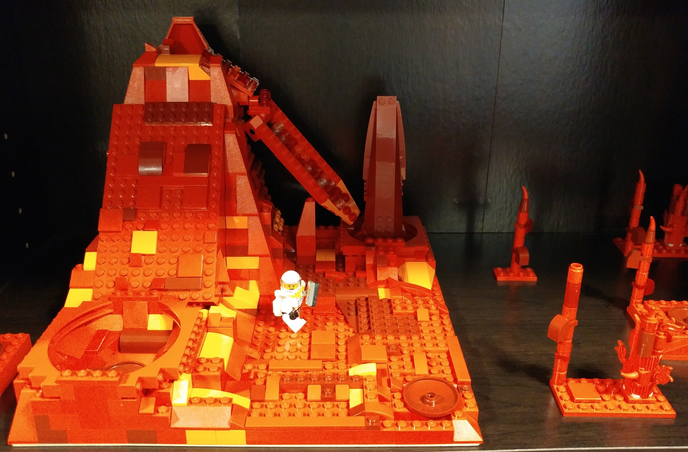LEGO IDEAS - Lonely Red Planet