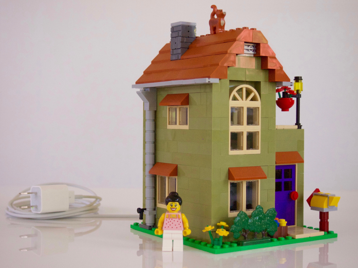 LEGO IDEAS - Watch Charging House