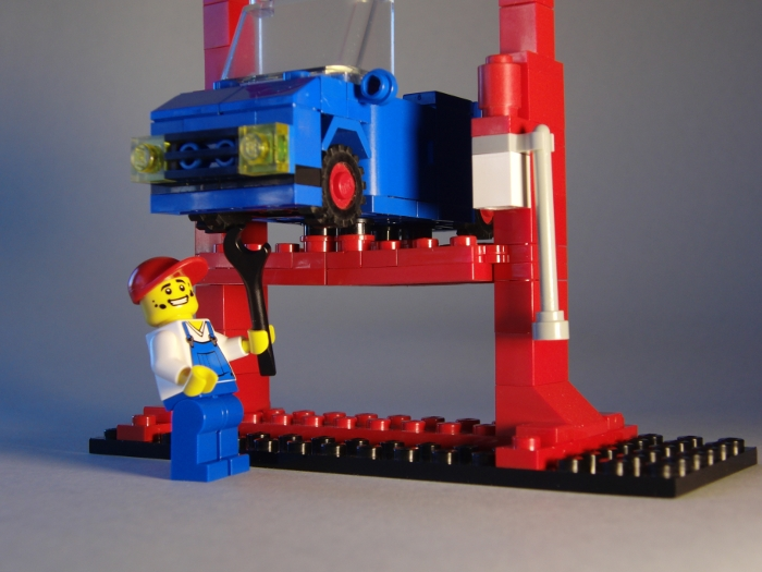 LEGO IDEAS - Car Maintenance Hoist & Mechanic
