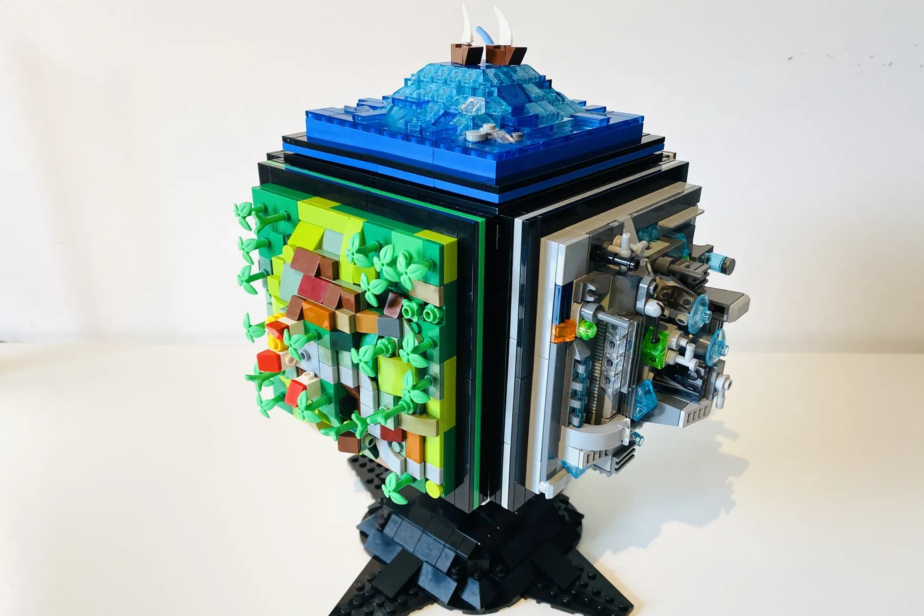 LEGO IDEAS - The Thousand-Faceted Cube