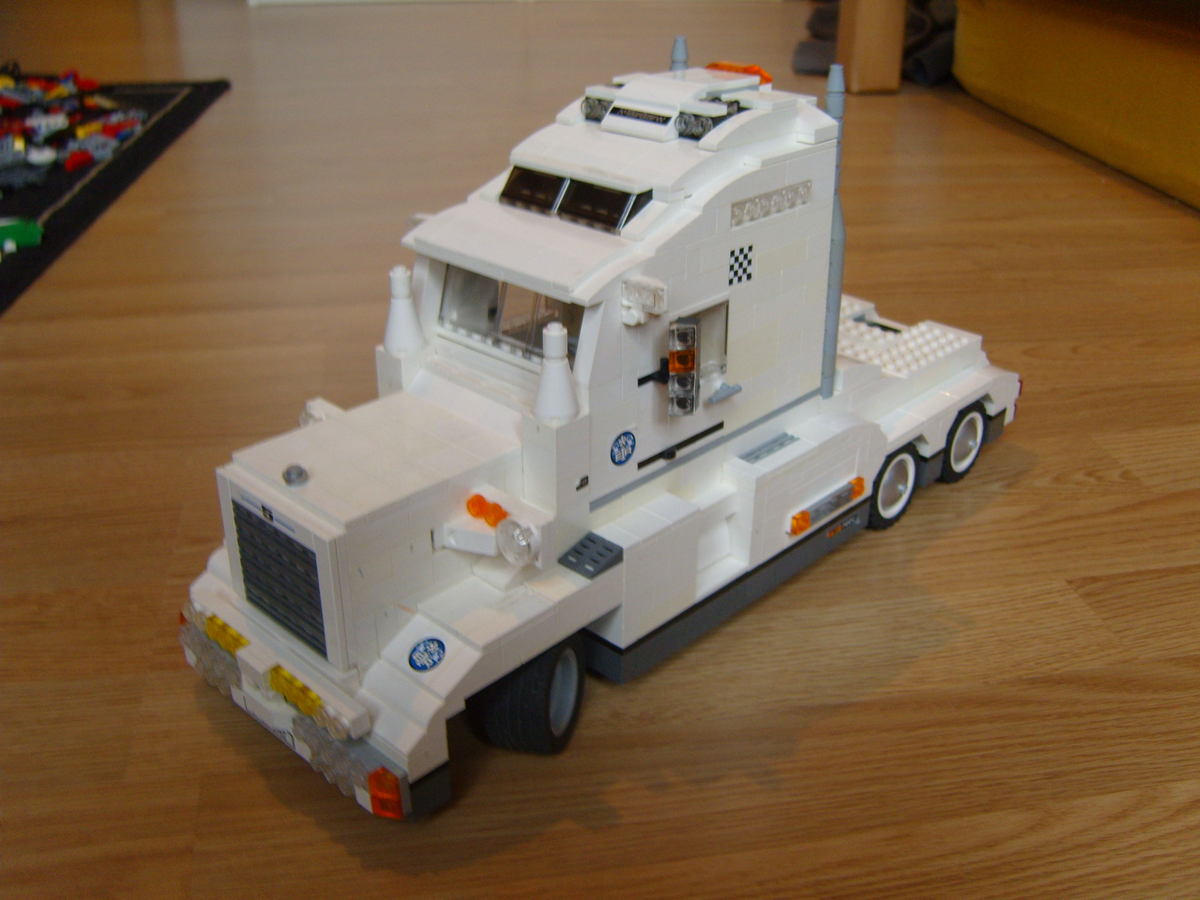 LEGO IDEAS - white remote-controlled truck