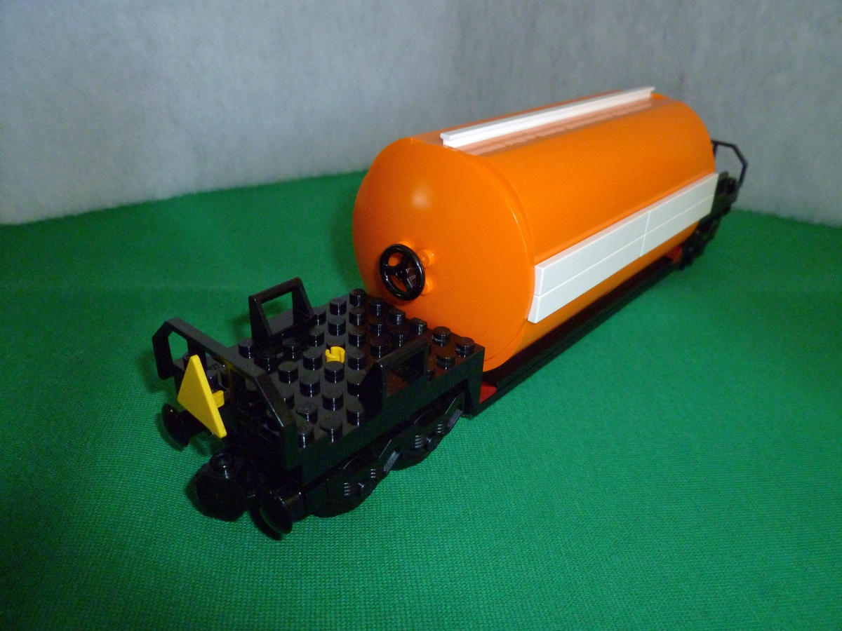 LEGO IDEAS - Fuel tank wagon