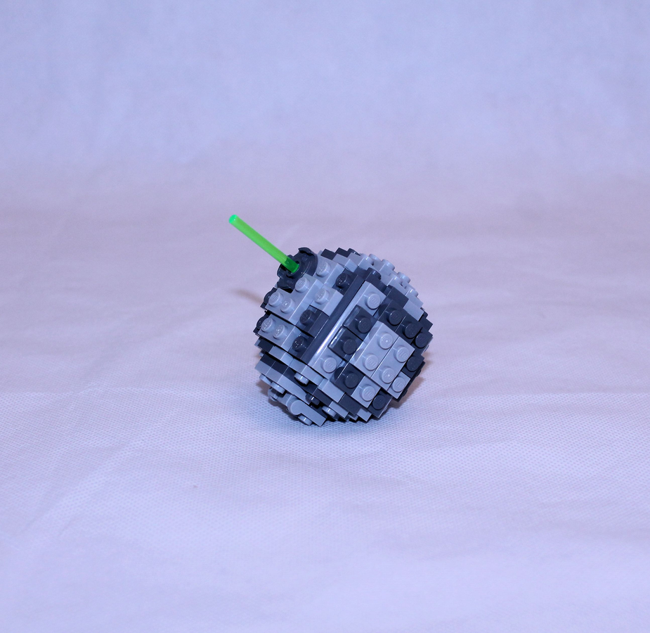 LEGO IDEAS - Mini Death Star With Minifigure
