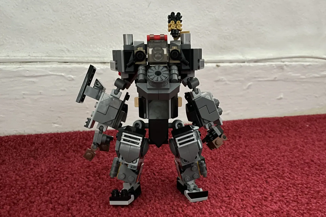 LEGO IDEAS - Rev-7 “Titan” Class Mech