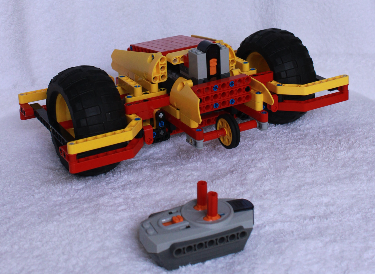 LEGO IDEAS - Remote Control Two Wheeler