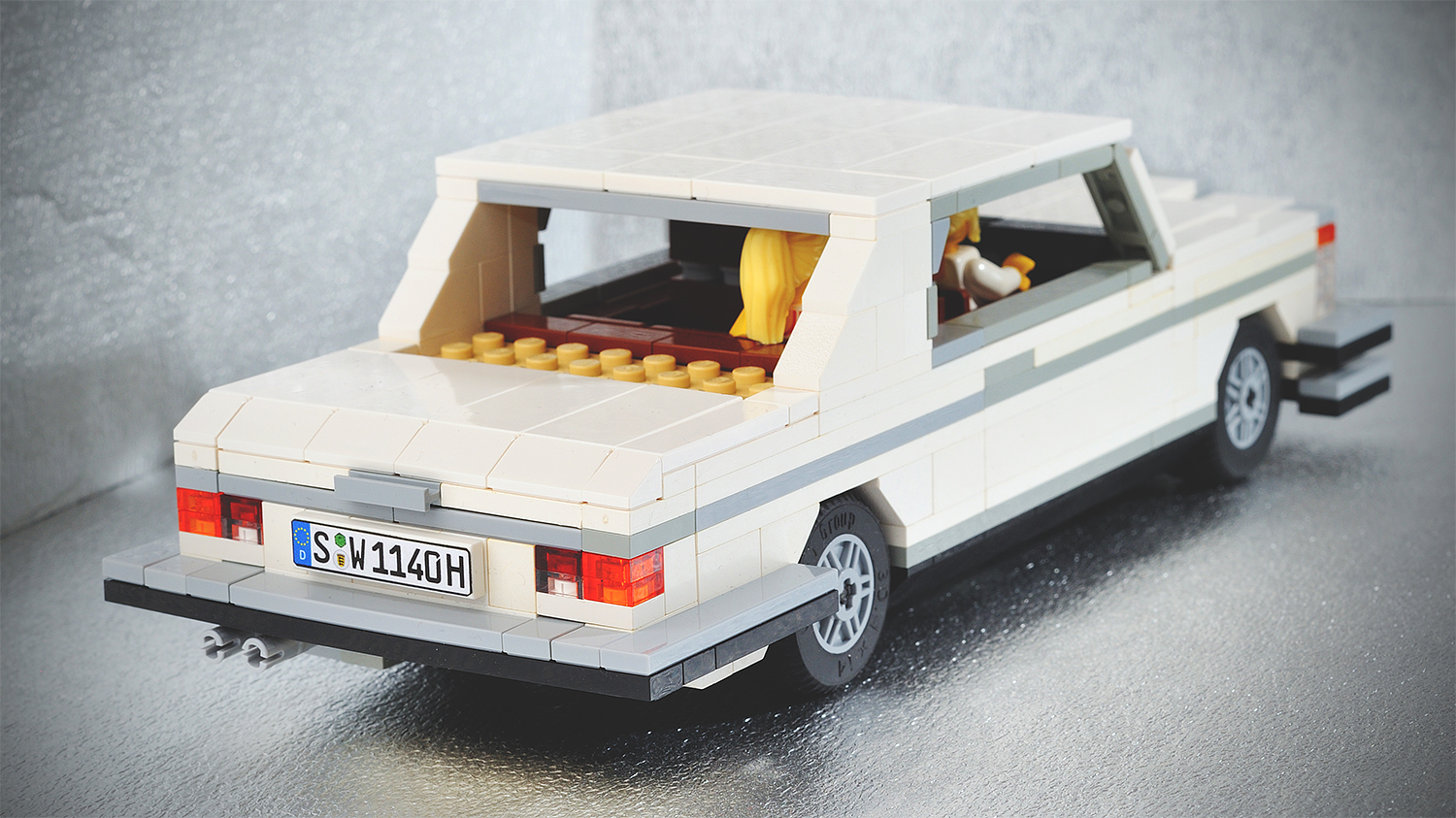 LEGO IDEAS - Classic Mercedes-Benz 280 CE (W114) from 1972