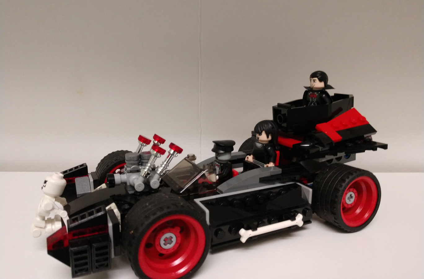LEGO IDEAS - Drac's Monster Mobile