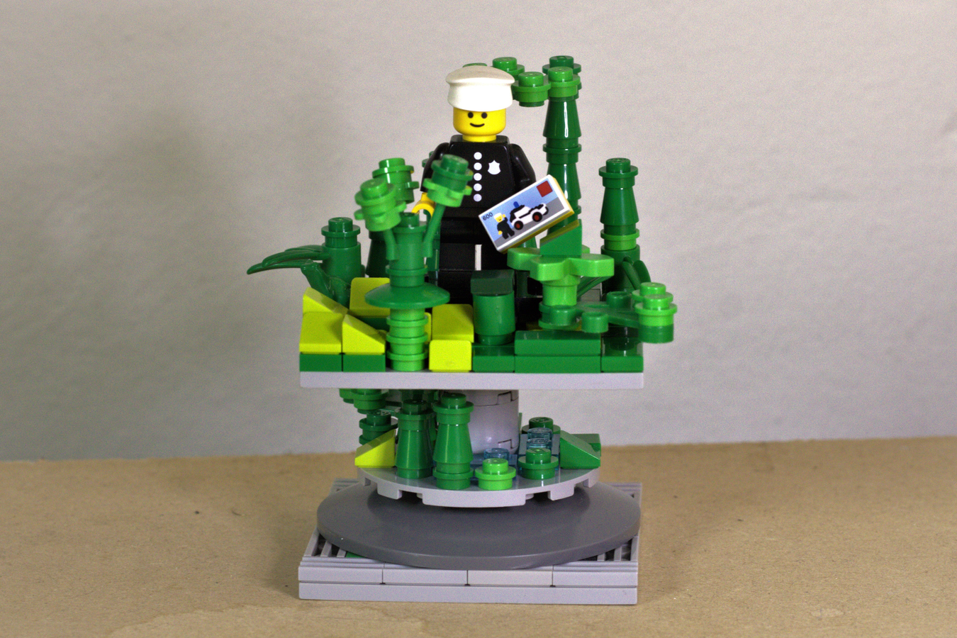 LEGO IDEAS - Minifigure Stand
