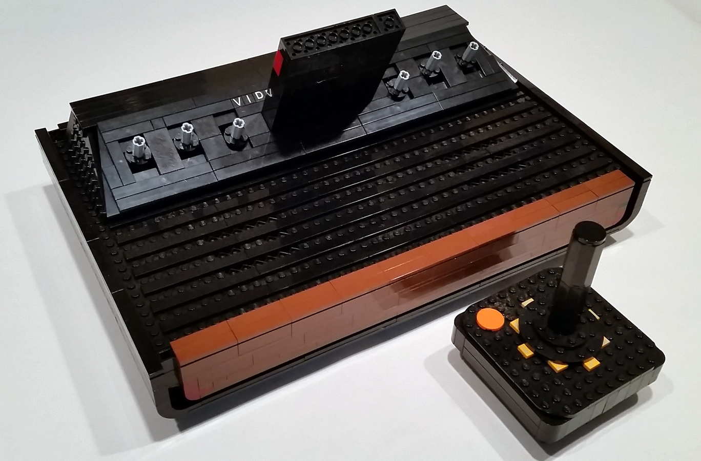 LEGO IDEAS - Atari 2600 Video Computer System (Heavy Sixer) with Joystick