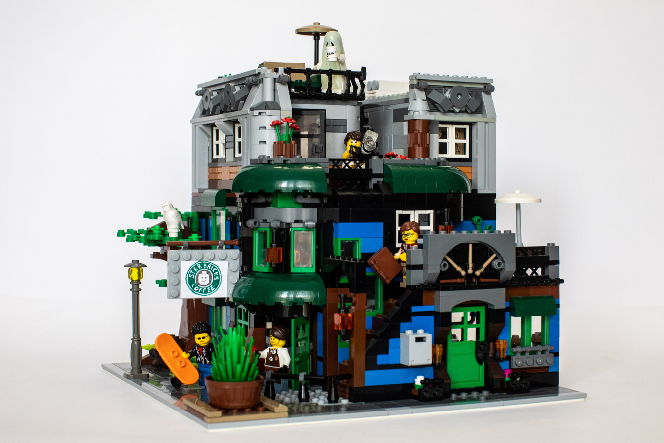 LEGO IDEAS - Cornerside Coffee Modular Building