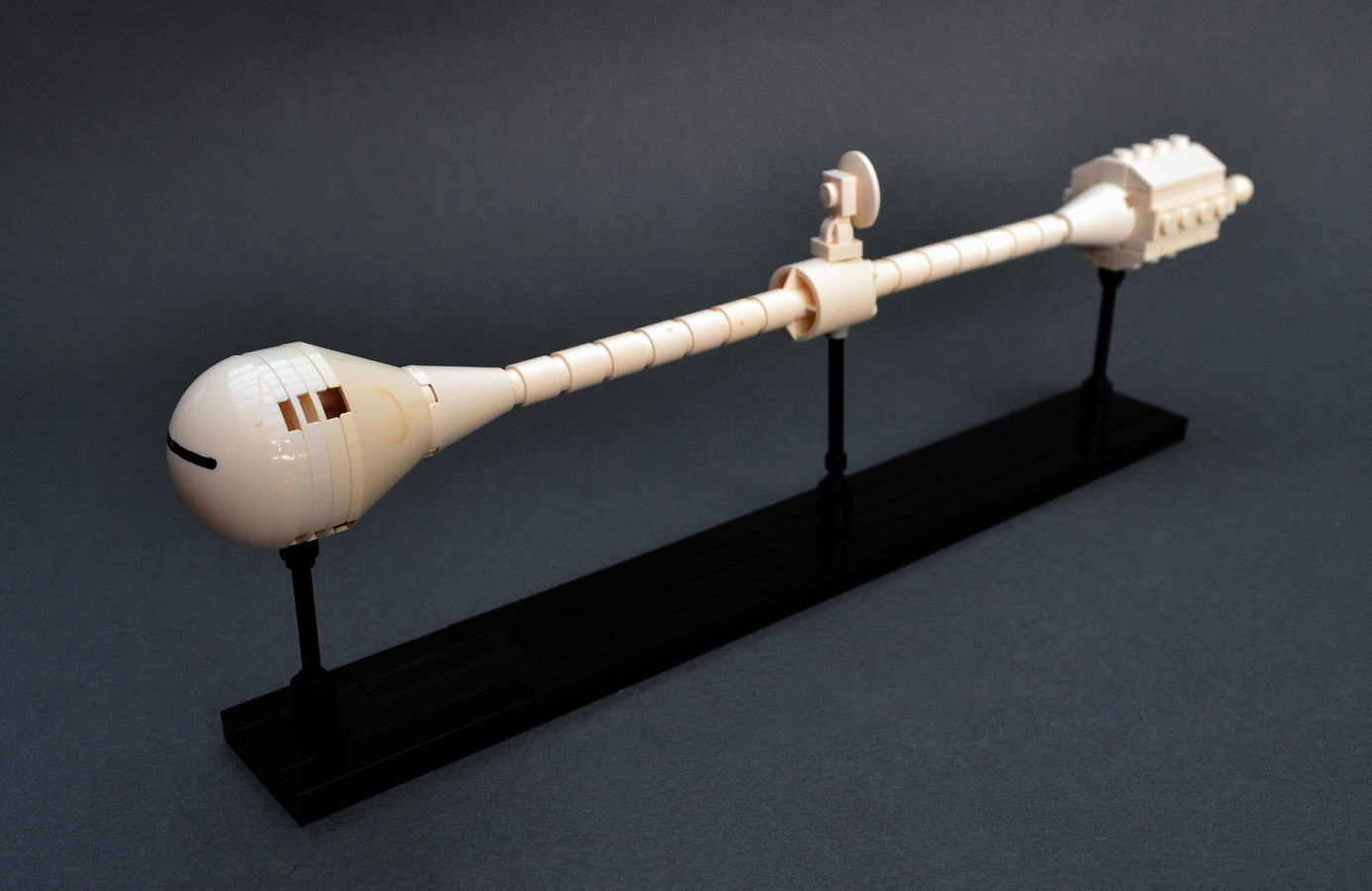 LEGO IDEAS - Microscale Discovery One - 2001: A Space Odyssey