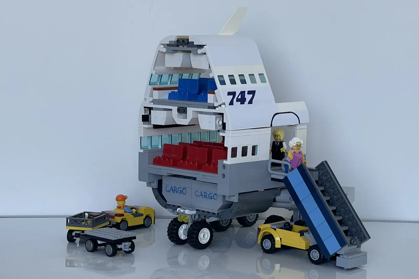 LEGO IDEAS - Jumbo Jet Cross-Section Cutaway Model