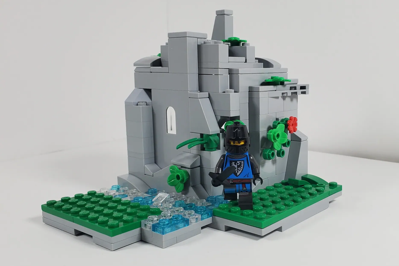 LEGO IDEAS - Falcon Knight Boulder Base