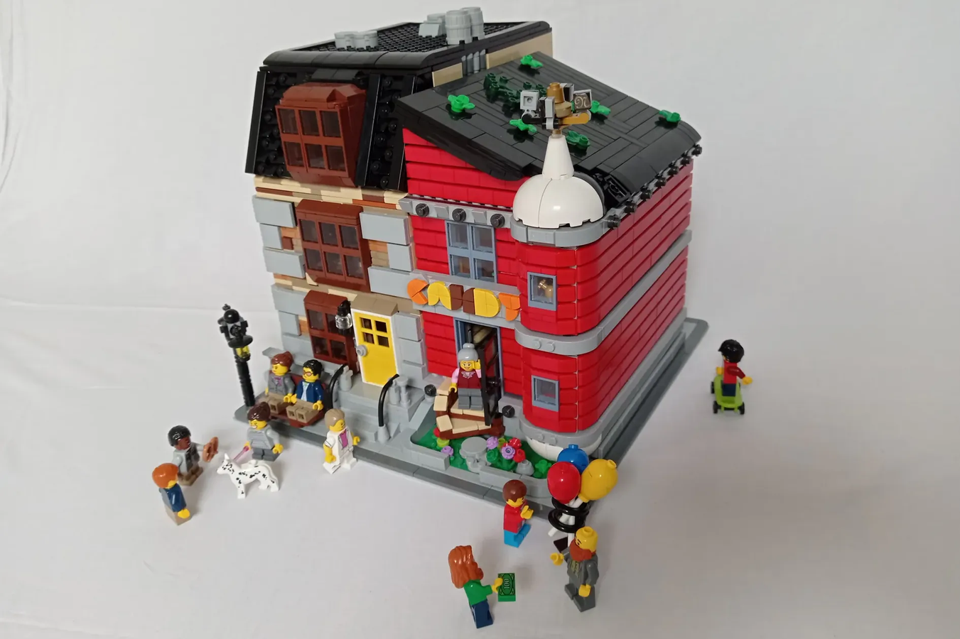 LEGO IDEAS - Modular Candy Store Street