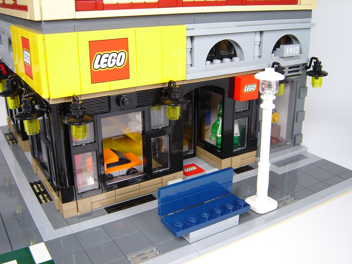 LEGO IDEAS Old Brick Building With LEGO Store