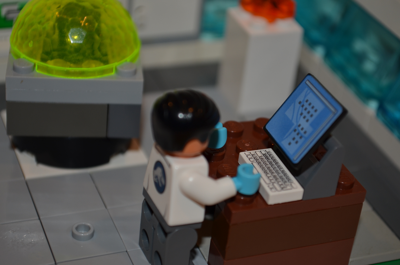 LEGO IDEAS - InGen Genetics Lab