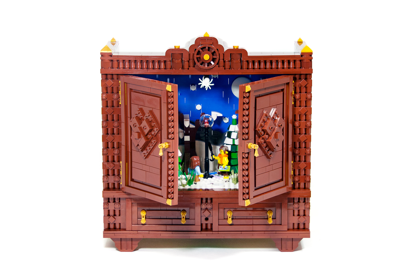 LEGO IDEAS - The Wardrobe (with lighting, moving and pop-up functions)