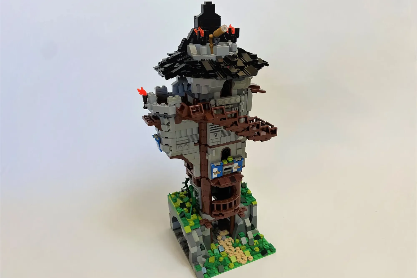 LEGO IDEAS - Mysterious Medieval Tower