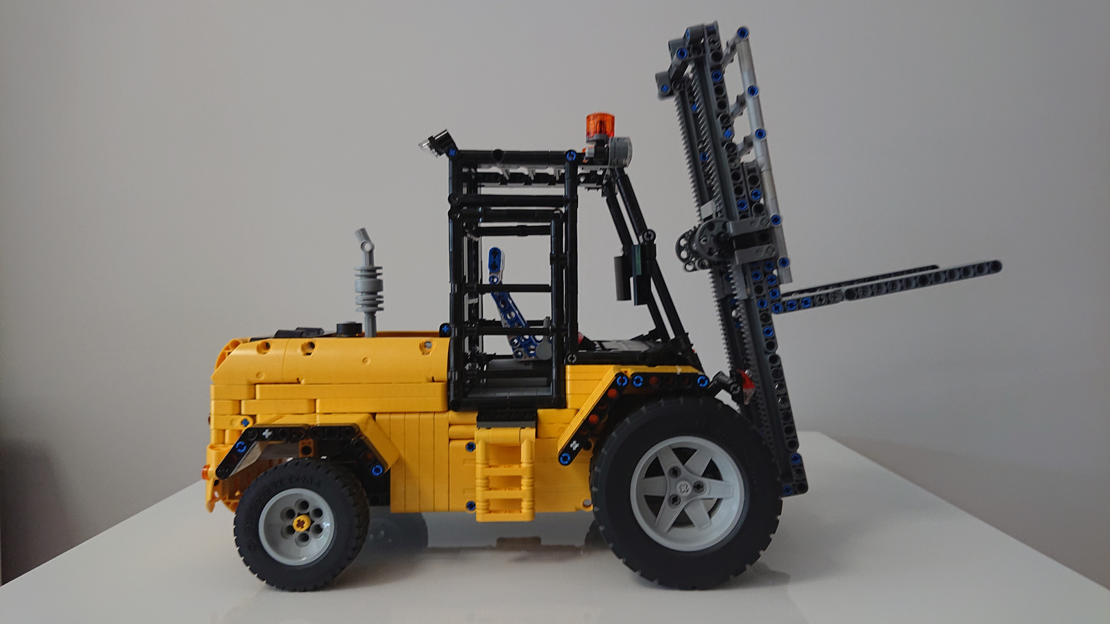 LEGO IDEAS - Remote Controlled Forklift