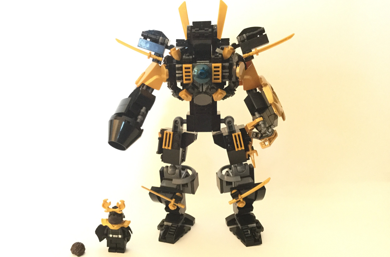 LEGO IDEAS - “铬黑曜石” (Chrome Obsidian) Flight and Battle Suit