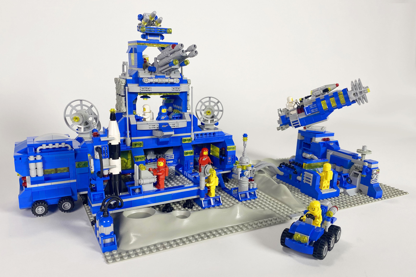 LEGO IDEAS - Tycho Lunar Defence HQ