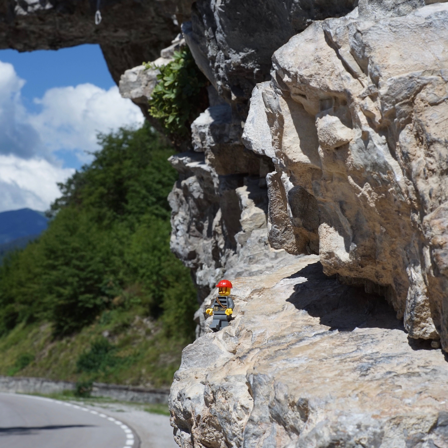 LEGO IDEAS - Bring your Minifigure on holiday! - Climbing Wall