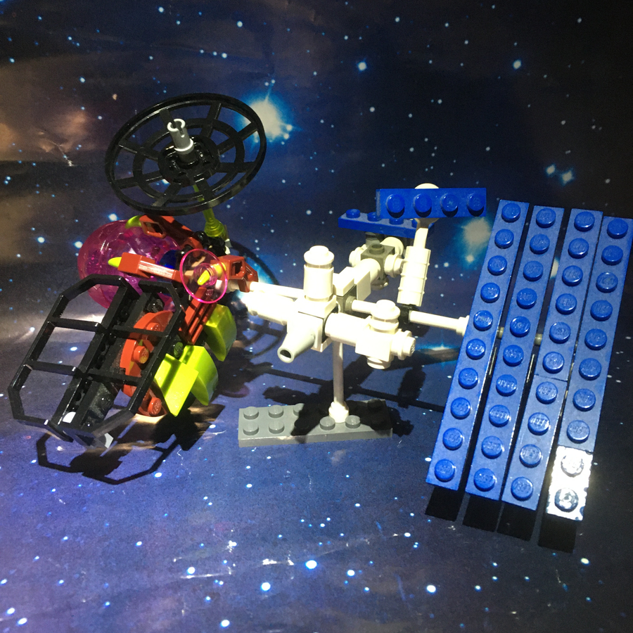 LEGO IDEAS - Into the stratosphere! - Human-Alien Space Station