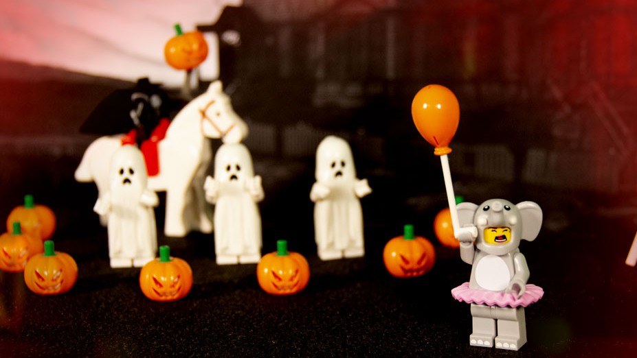 LEGO IDEAS - Spooky Backgrounds - The Screaming Elephant Girl
