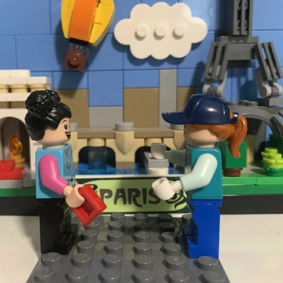 LEGO IDEAS - Joy of Giving - Cheers to a Shared View With a Toast!