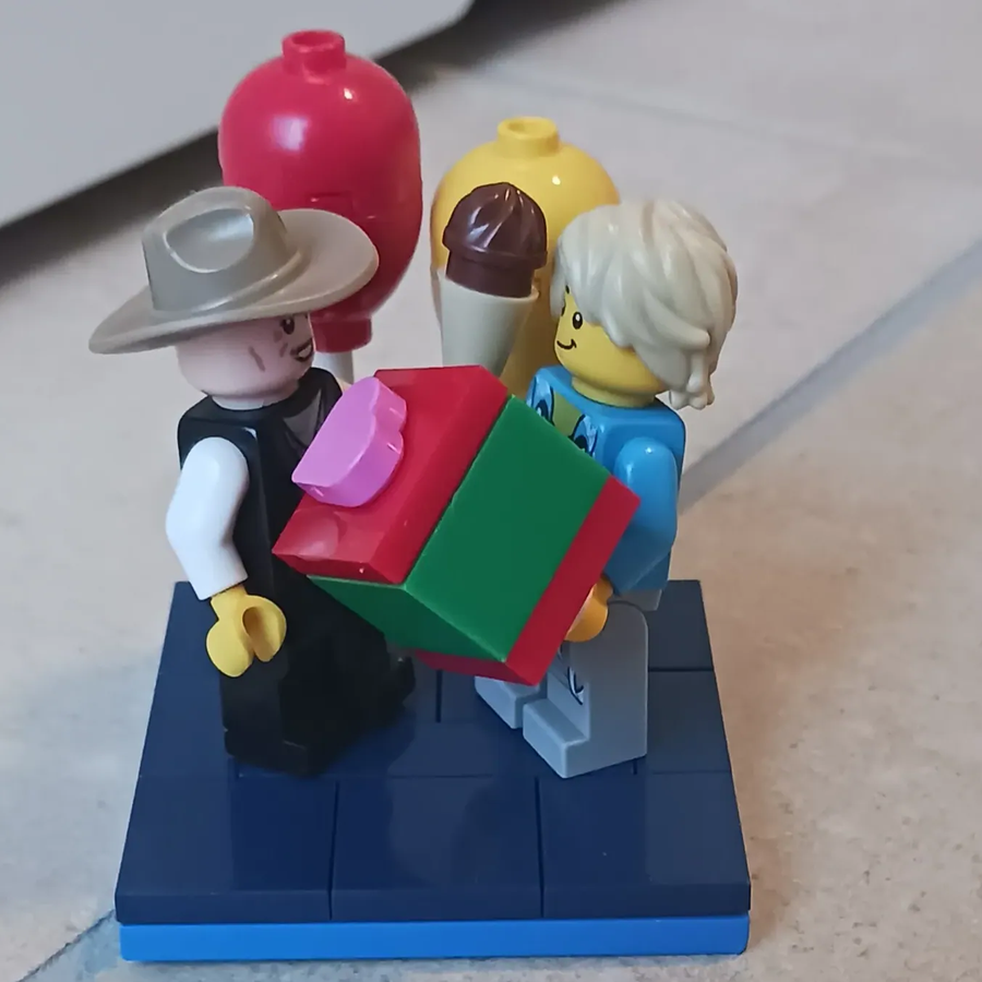 LEGO IDEAS - Joy of Giving - Kindness Is the Key to Life!