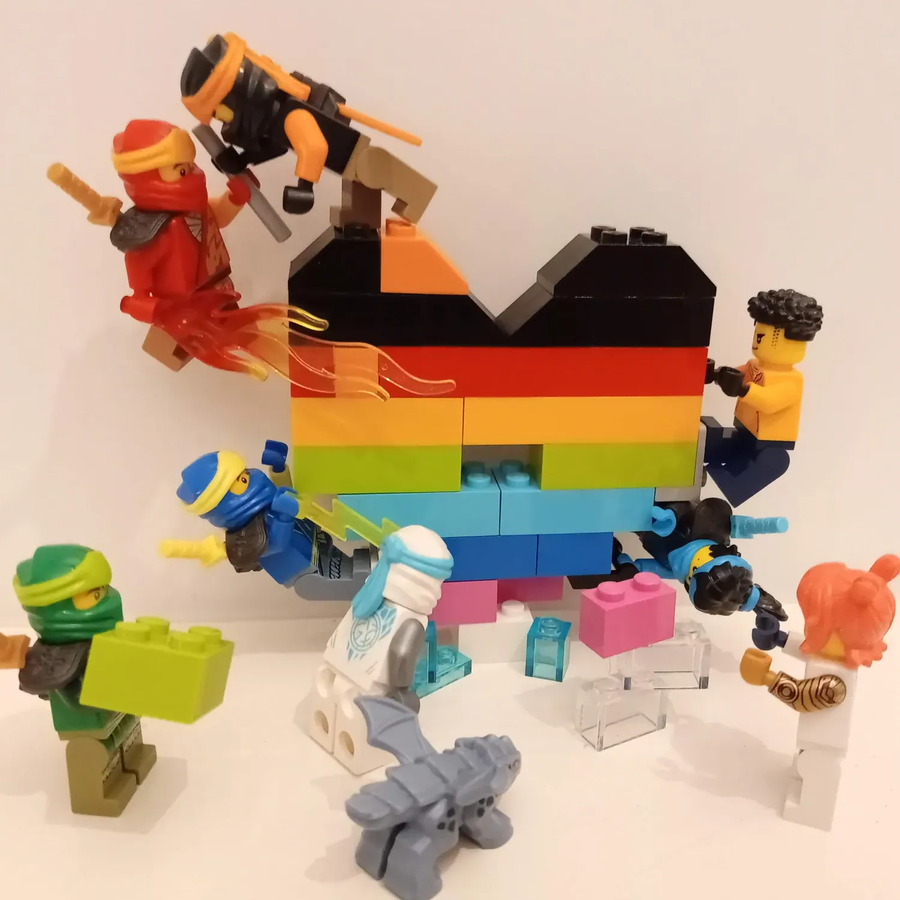 LEGO IDEAS - Build a Heart, Share the Love! - Ninjas Buliding the Heart