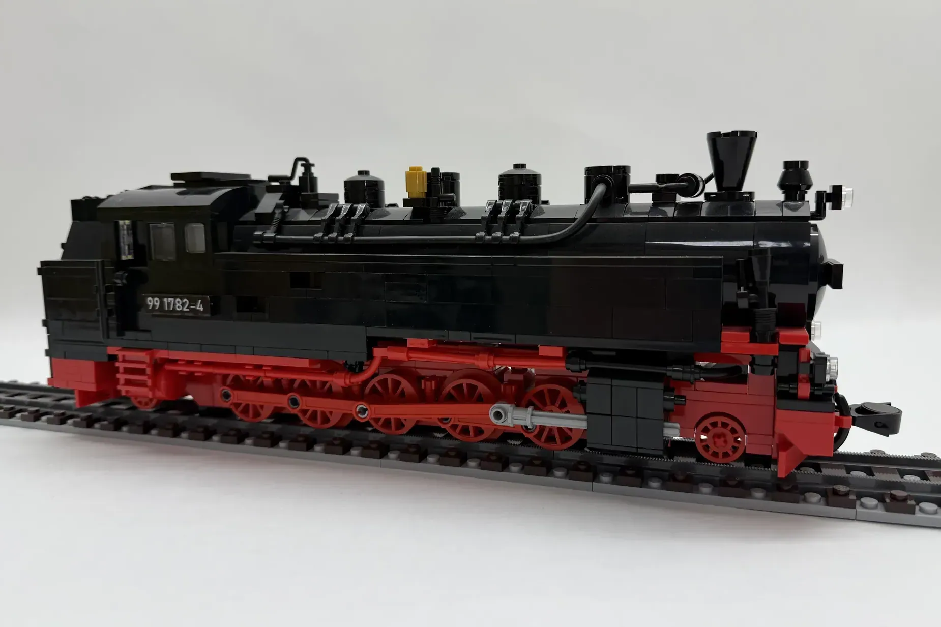 Steam Locomotive "Rasender Roland" | LEGO® Ideas