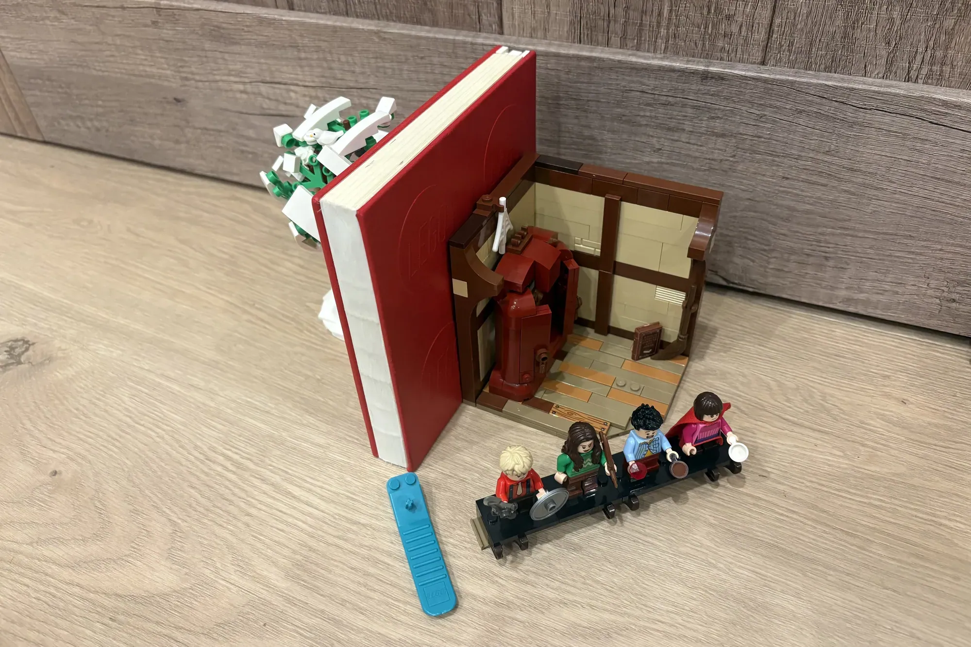 Book Nook: The Lion, the Witch, and the Wardrobe | LEGO® Ideas